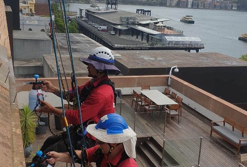 Abseiling Jobs - Pros and Cons of being an Abseiler