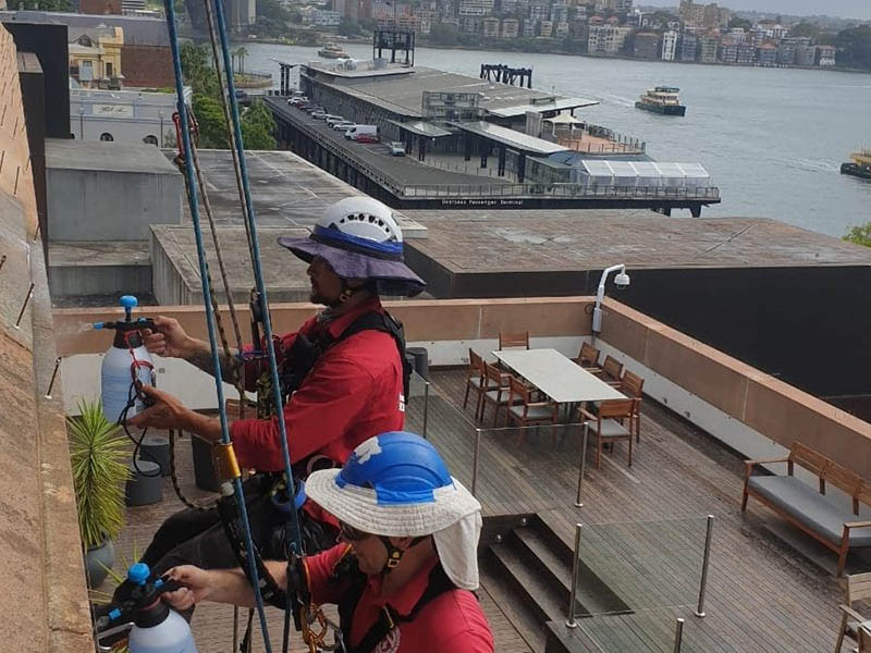 Abseiling Jobs - Pros and Cons of being an Abseiler